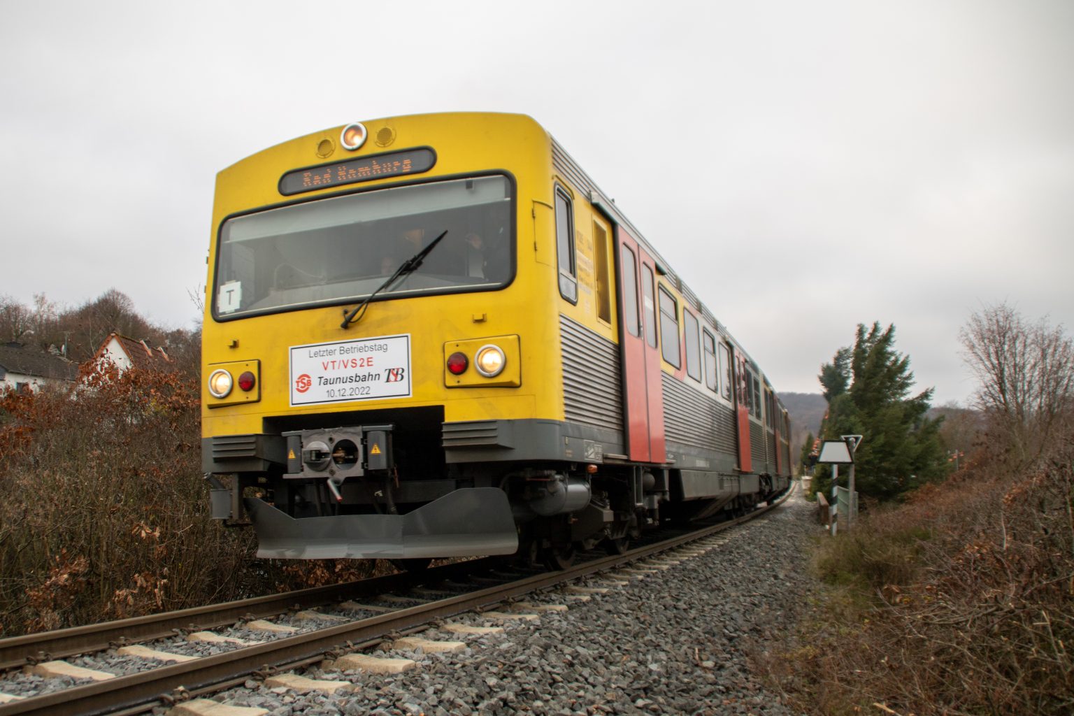 609 014 bei Brandoberndorf, aufgenommen am 10.12.2022. – bienenschuss.de