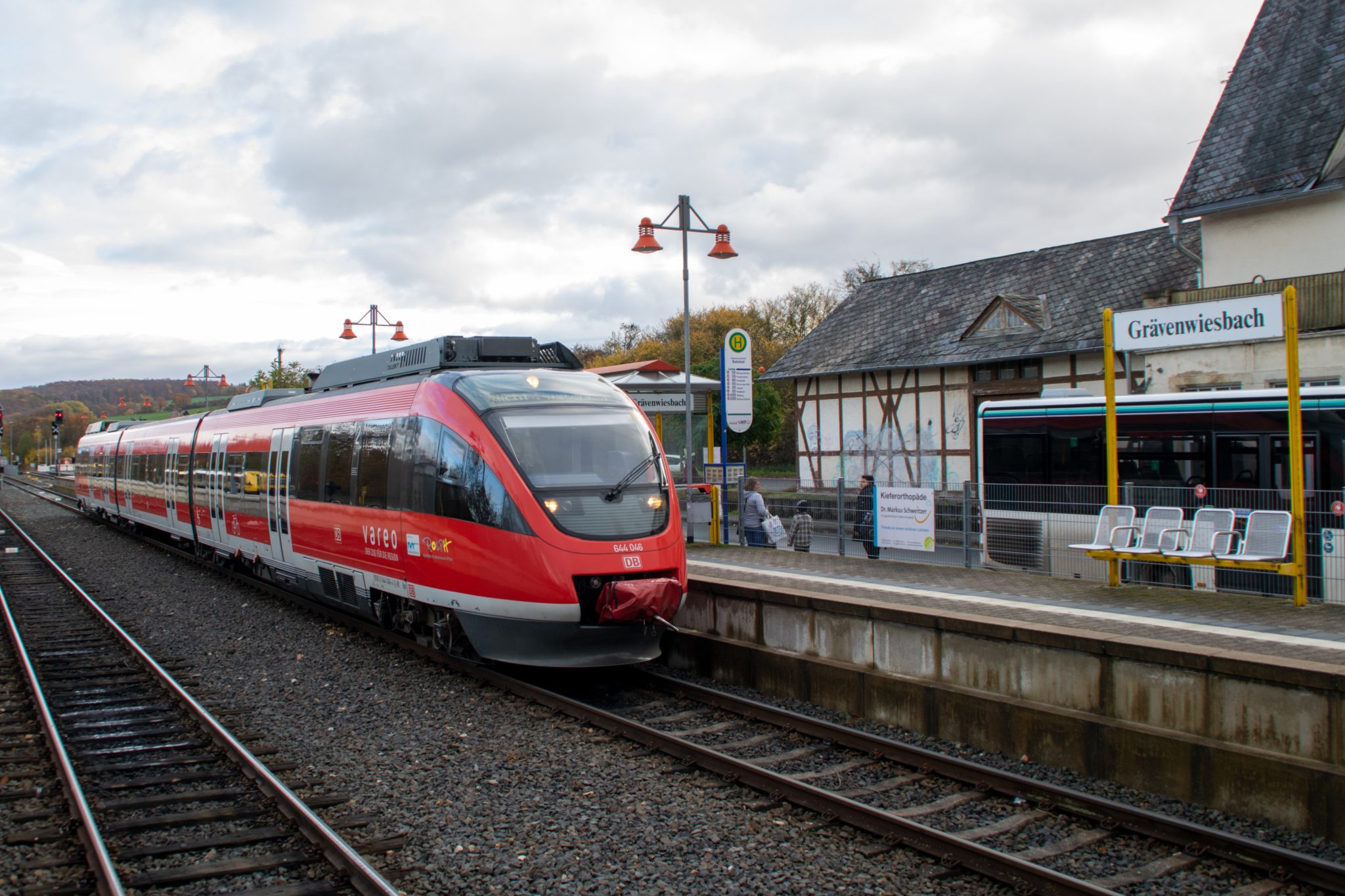 644 046 steht im Bahnhof Grävenwiesbach, aufgenommen am 25.11.2022 ... 644 046 steht im Bahnhof Grävenwiesbach, aufgenommen am 25.11.2022 ...